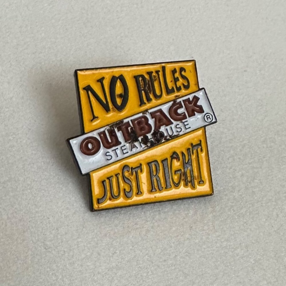 Outback Steakhouse Vintage Black Yellow White Tie Tac… - Gem